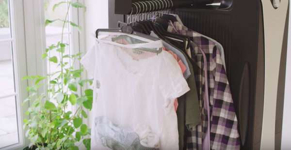 Cette machine révolutionnaire repasse les vêtements à votre place