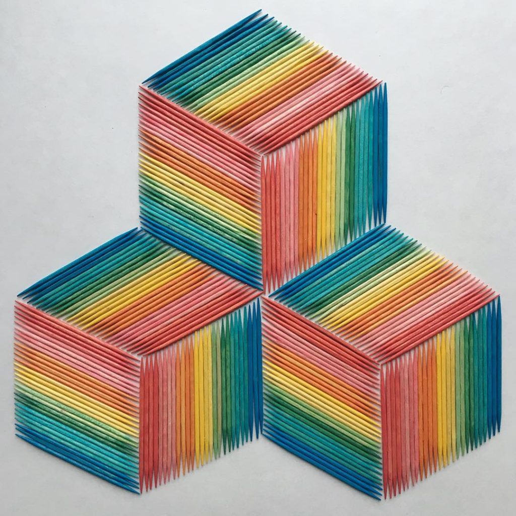 Il transforme les objets du quotidien en formes géométriques ...