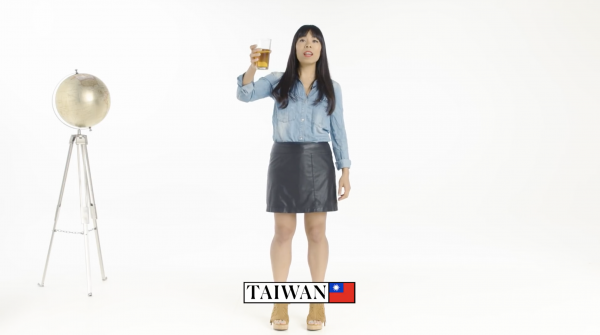 70 personnes vous apprennent comment trinquer dans 70 langues différentes