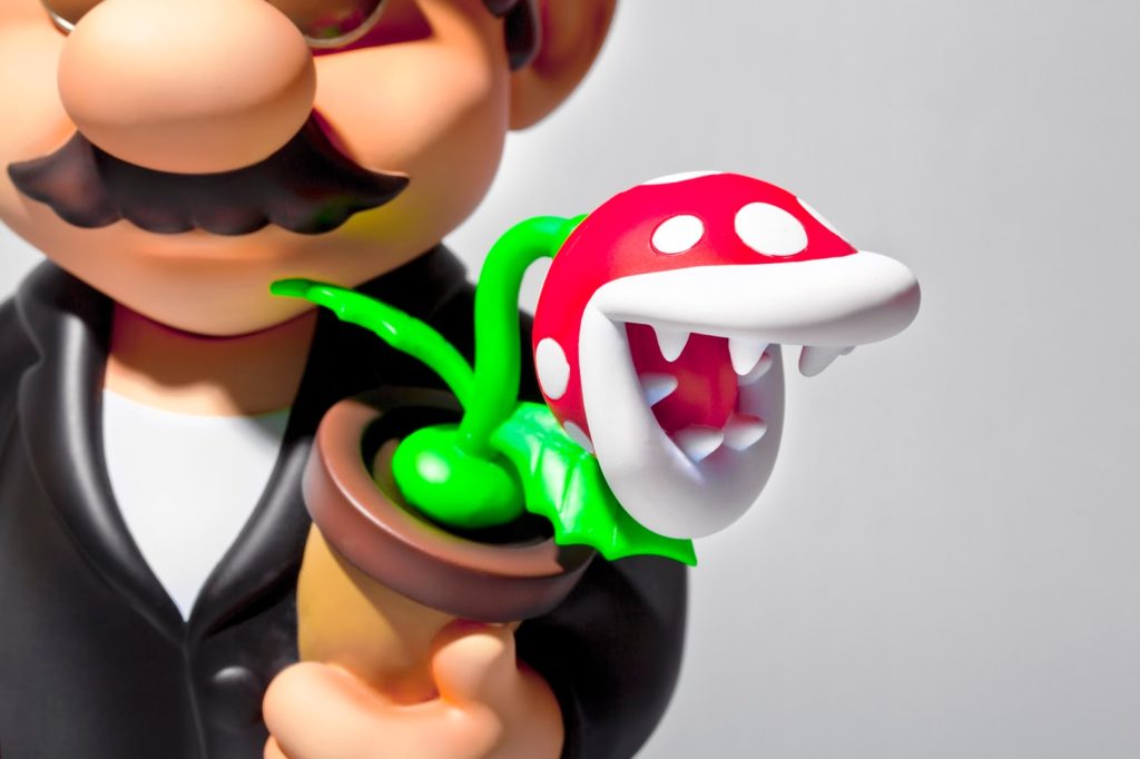 Cette figurine Super Mario rend un parfait hommage créatif au film Léon ...