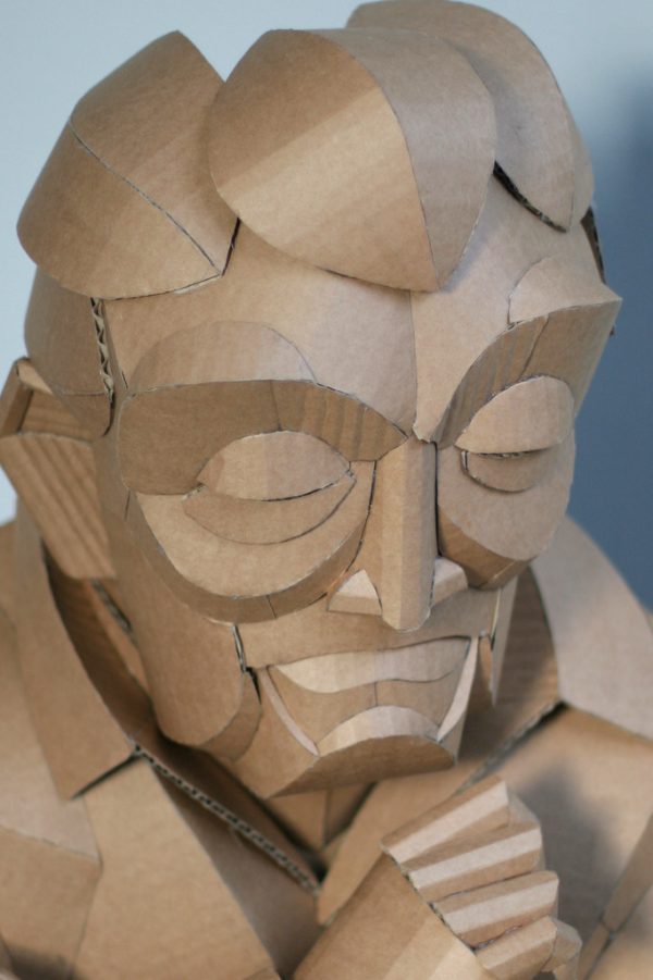 Ces sculptures en carton vont vous étonner par leurs détails et leur ...