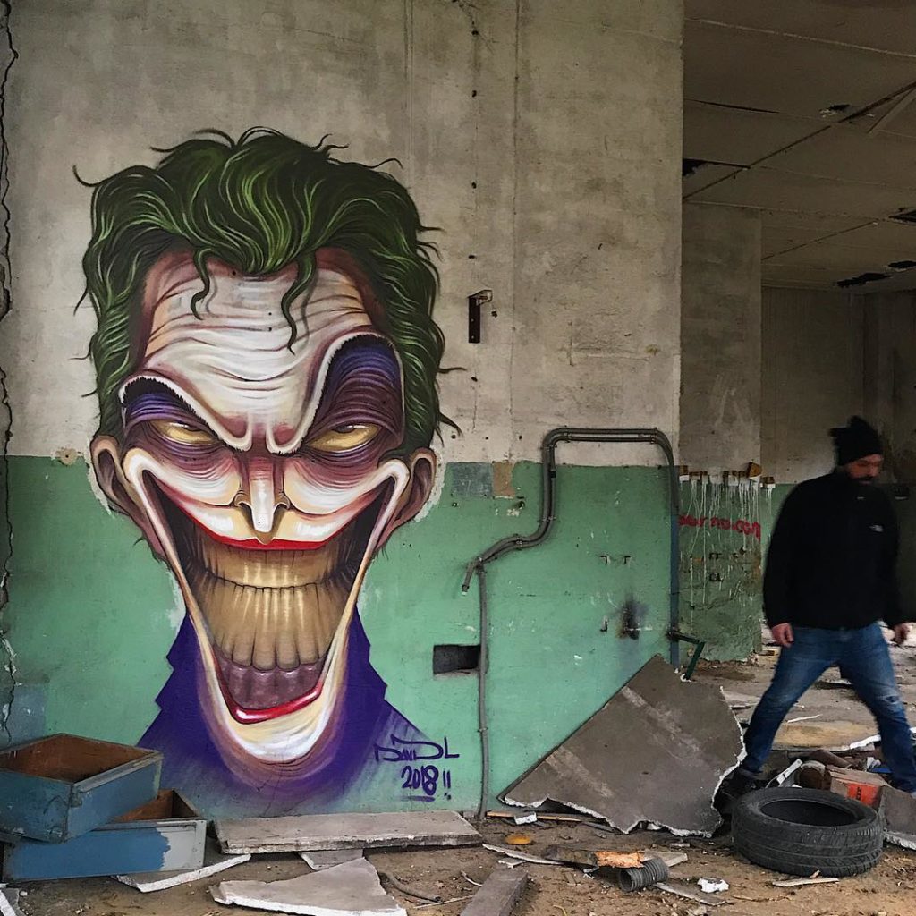 Il caricature les personnages célèbres avec un style cartoonesque ...