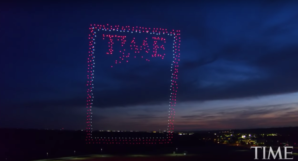 Le magazine TIME a créé sa dernière couverture à l'aide de 958 drones ...