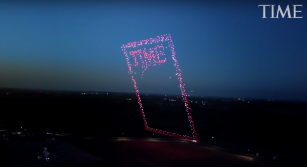 Le magazine TIME a créé sa dernière couverture à l'aide de 958 drones ...