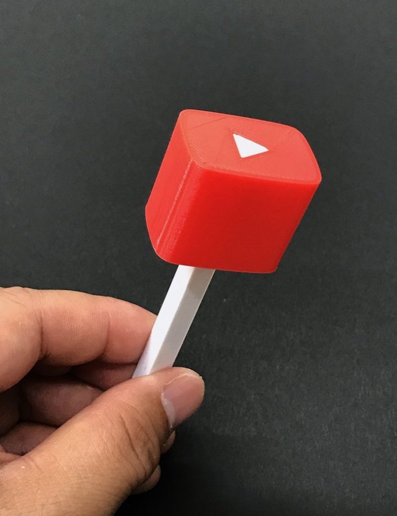 Ce designer transforme les logos de marques en objets du quotidien