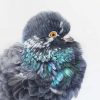 Elle graffe d'immenses pigeons dans les rues pour rendre hommage à leur ...