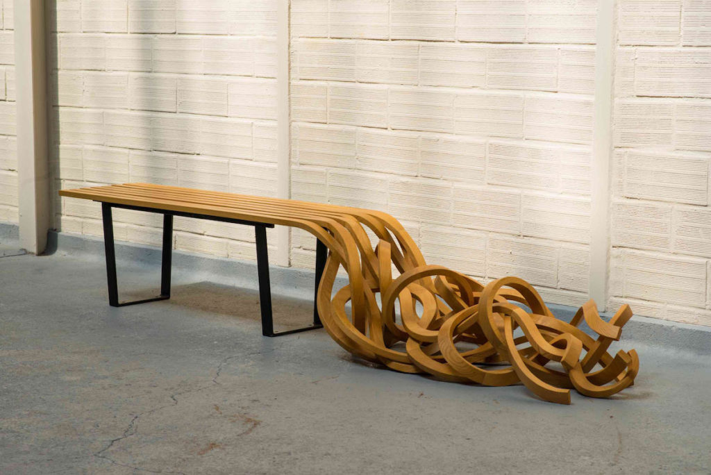 L'artiste Pablo Reinoso crée des bancs spaghettis qui se tordent dans tous les sens - Creapills