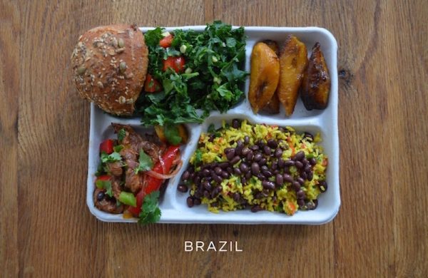 Ces photos révèlent les repas des enfants à la cantine scolaire dans 9 ...