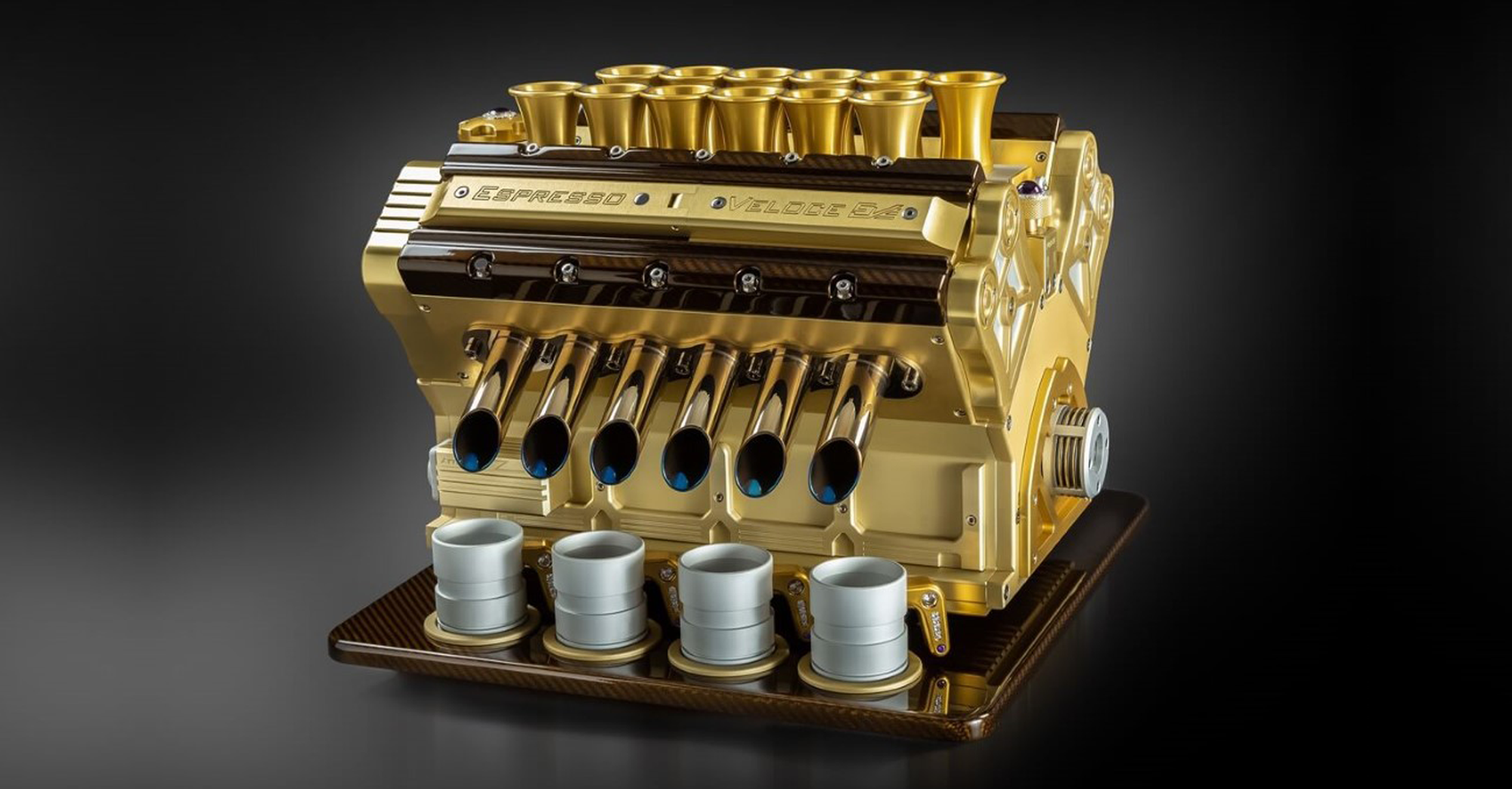 Une machine à café façon moteur V12 pour les amoureux d'automobiles