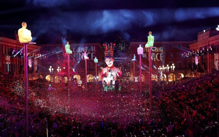 Pour le Carnaval de Nice, ils parodient le film "Ça" en créant un Trump ...