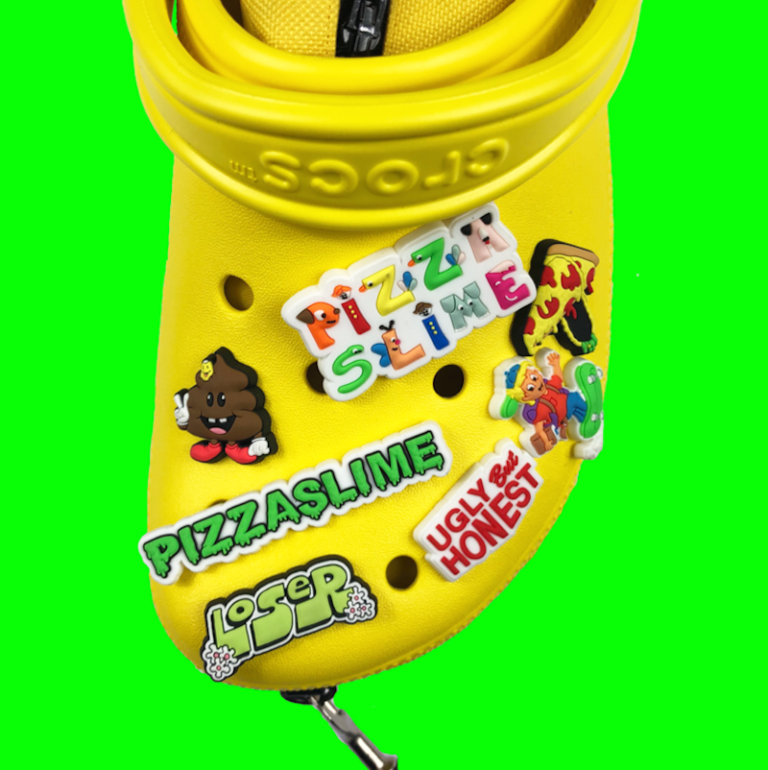 Crocs fait son retour avec un sac banane qui reproduit l'apparence de ...