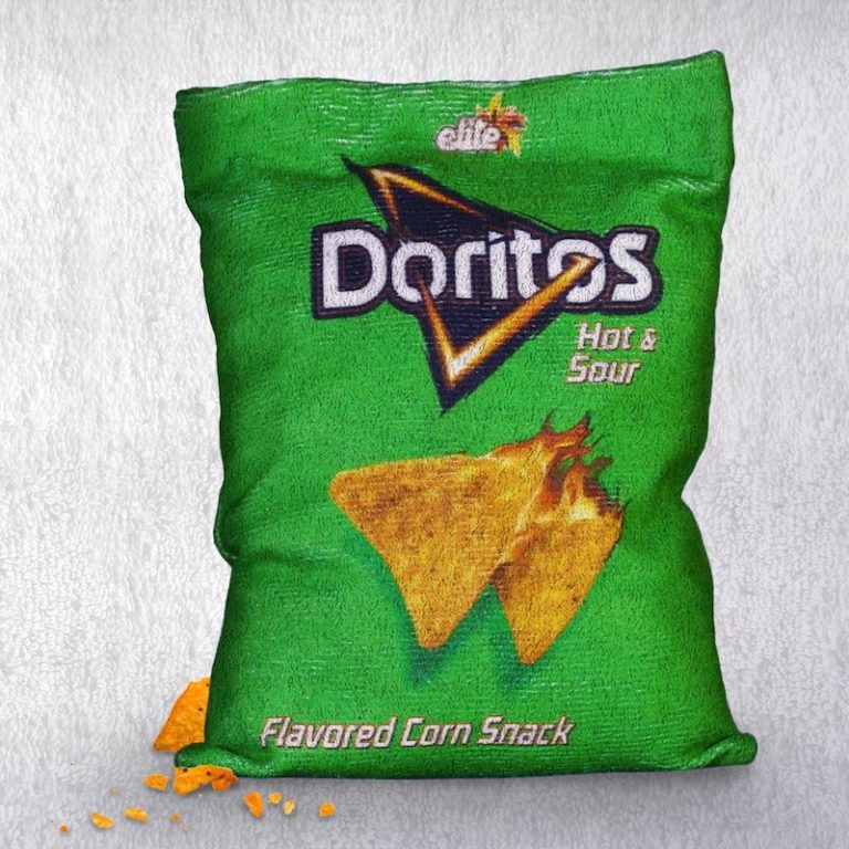 Doritos a conçu un packaging en tissu... pour essuyer vos mains grasses ...