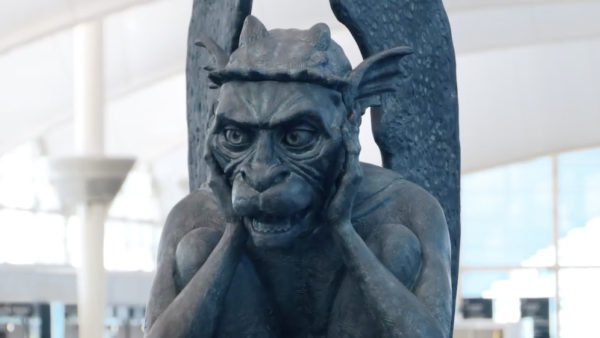 L'aéroport de Denver a installé une gargouille qui interpelle les ...