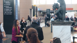 L'aéroport de Denver a installé une gargouille qui interpelle les ...