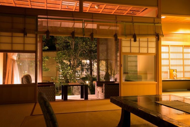 Hōshi Ryokan : voici le plus vieil hôtel du monde, géré par la même ...