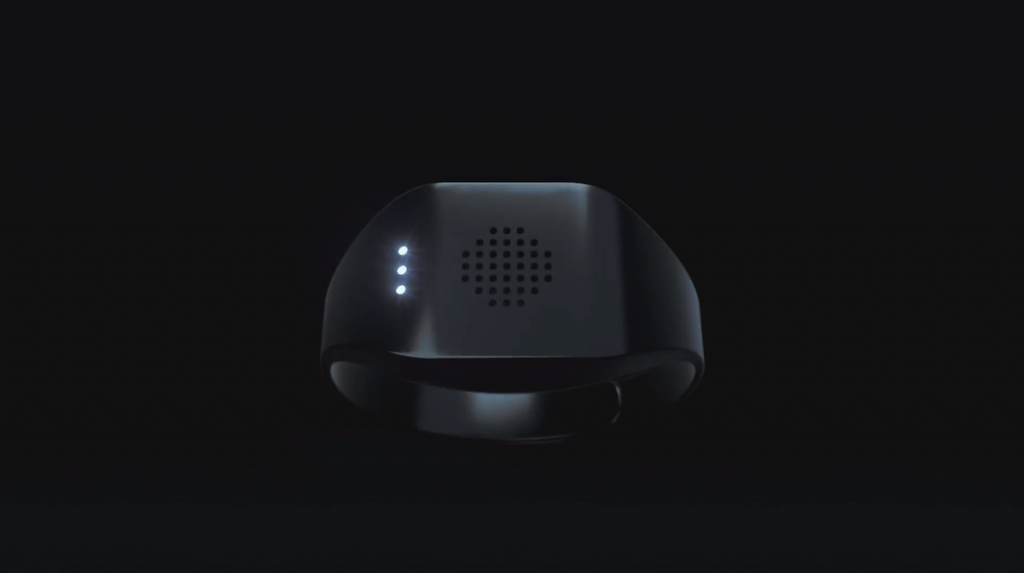 Ce collier connecté traduit les miaulements de votre chat en voix ...