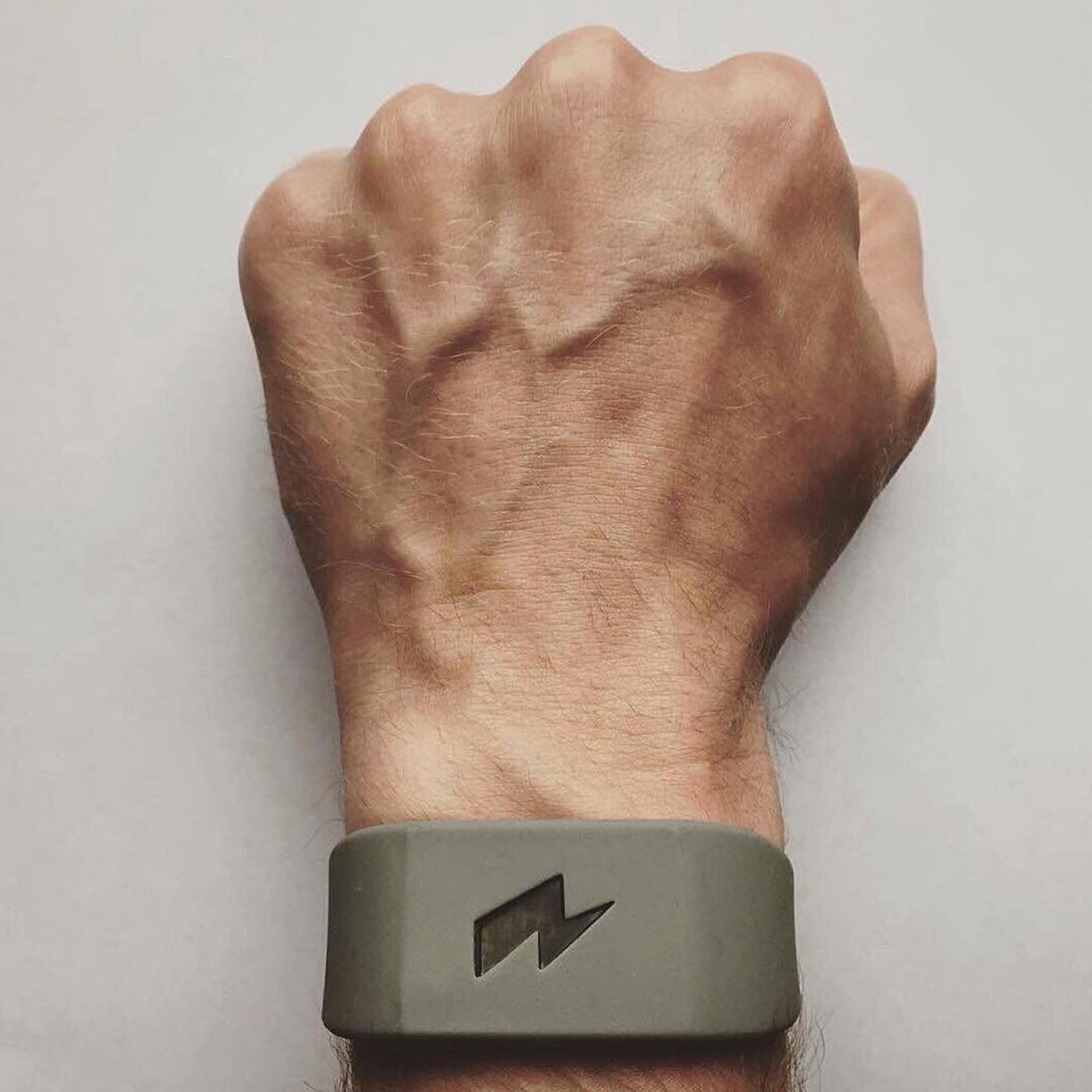 Pavlok : le bracelet qui vous envoie une décharge électrique si vous ...