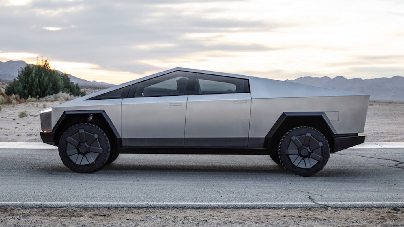 Tesla dévoile son premier modèle de pick-up et son design ne plaît pas ...