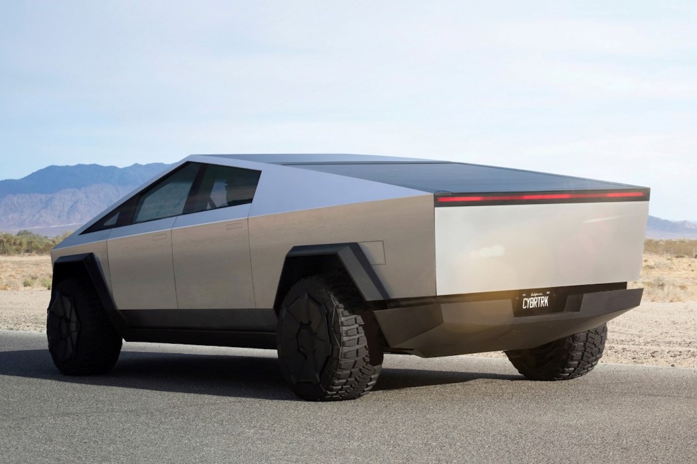 Tesla dévoile son premier modèle de pick-up et son design ne plaît pas ...