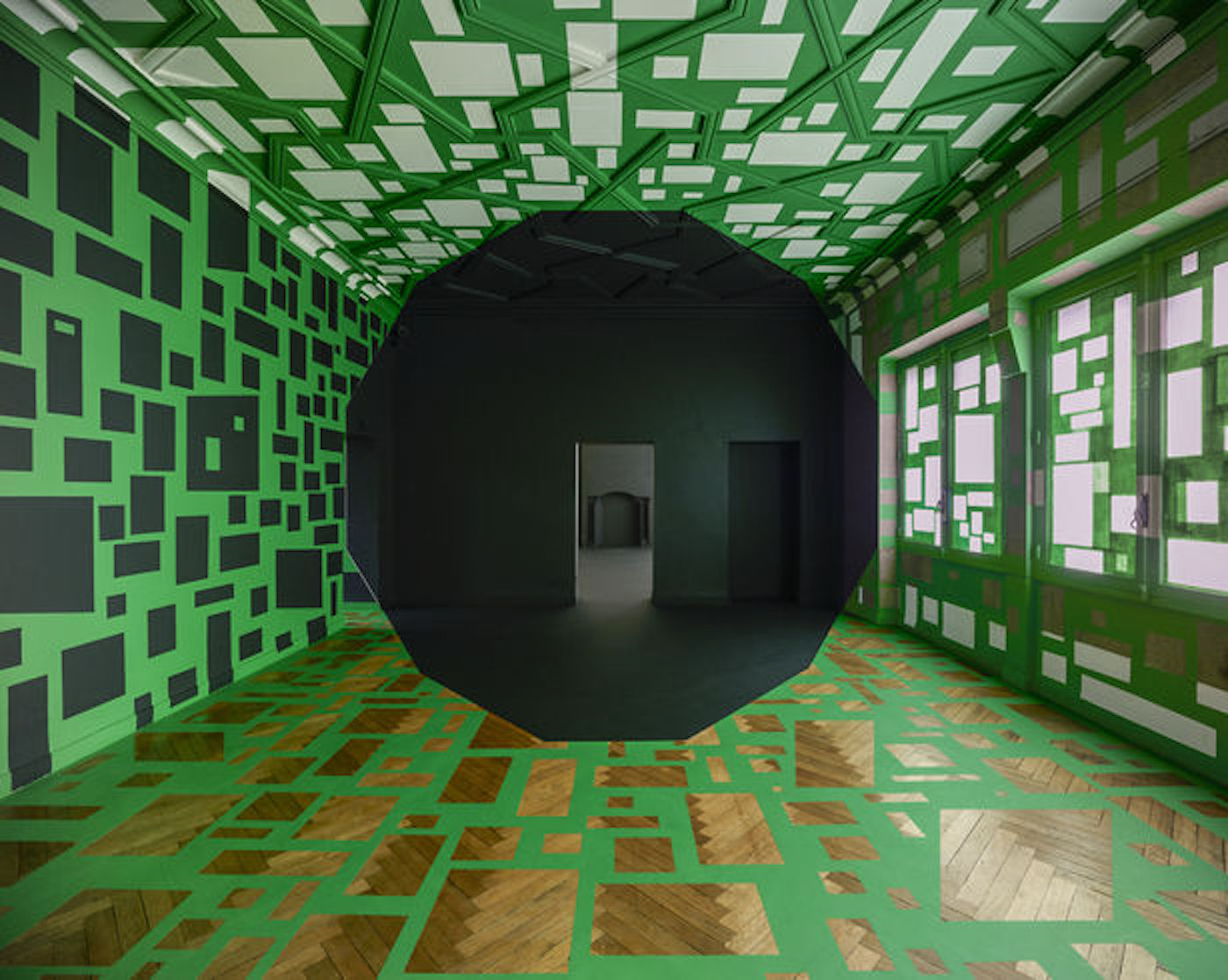 L'artiste Georges Rousse crée des anamorphoses à couper le souffle dans ...