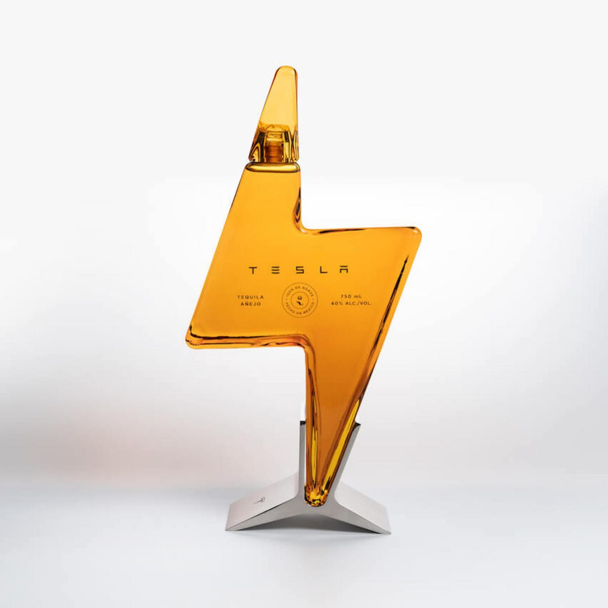 Tesla commercialise une bouteille de tequila au look électrique à 250 ...