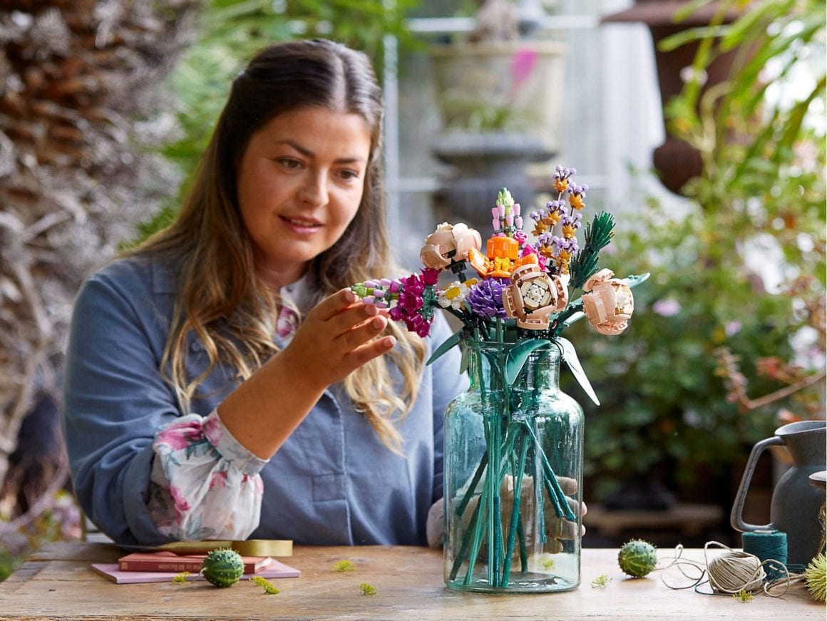 LEGO lance des fleurs à construire soi-même pour décorer votre ...