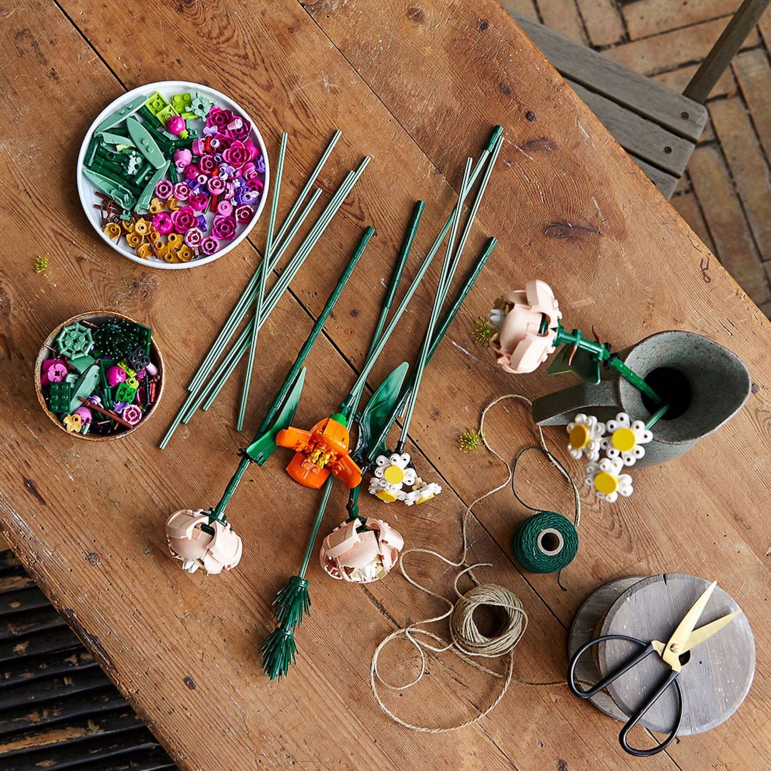 LEGO lance des fleurs à construire soi-même pour décorer votre ...