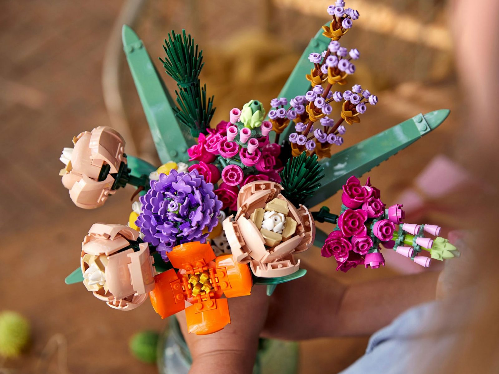 LEGO lance des fleurs à construire soi-même pour décorer votre ...