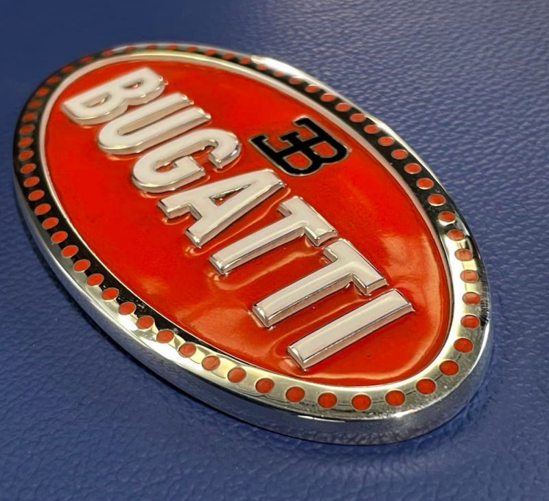 Bugatti se lance dans la production de billards de luxe en fibre de ...