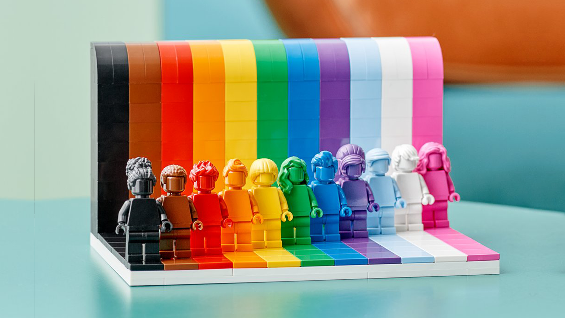 LEGO dévoile un set aux couleurs LGBT+ pour célébrer la diversité ...