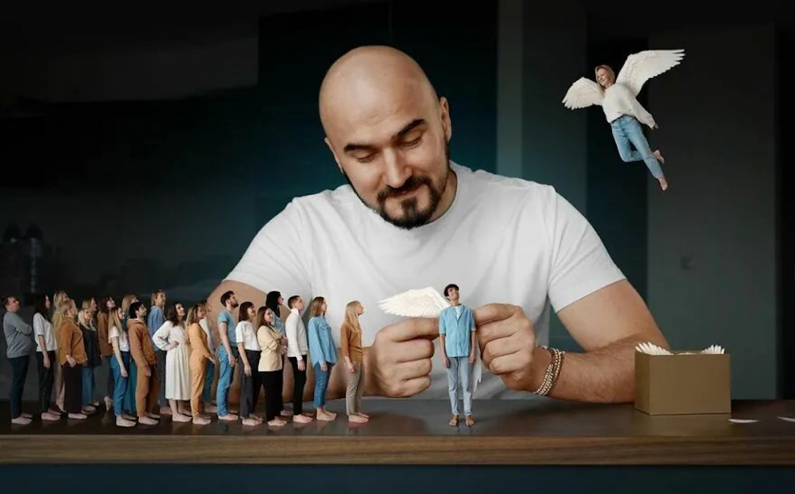 L'artiste Stas Novikov se met en scène dans des montages brillants et ...