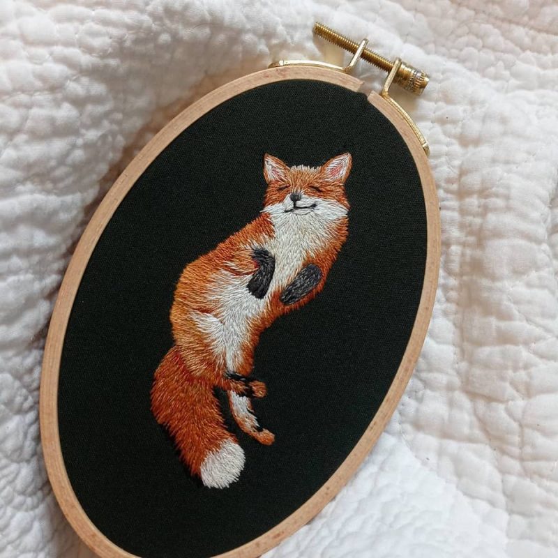 L’artiste Megan Zaniewski brode en 3D pour donner vie à des insectes