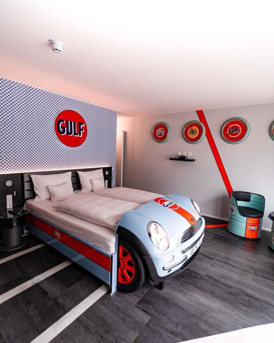En Allemagne, cet hôtel vous fait dormir dans vos marques de voitures ...