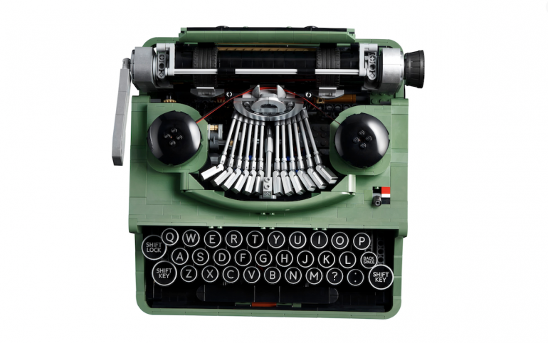 LEGO dévoile une machine à écrire qui s'anime de plus de 2000 briques