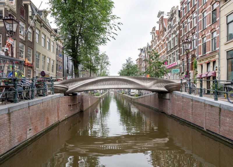 Amsterdam dévoile le premier pont 3D imprimé en acier au monde - Creapills
