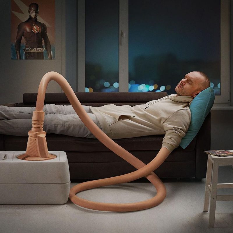 L'artiste Stas Novikov se met en scène dans des montages brillants et ...