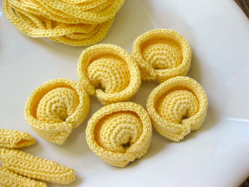 Experte du crochet, elle confectionne des pâtes au réalisme épatant ...