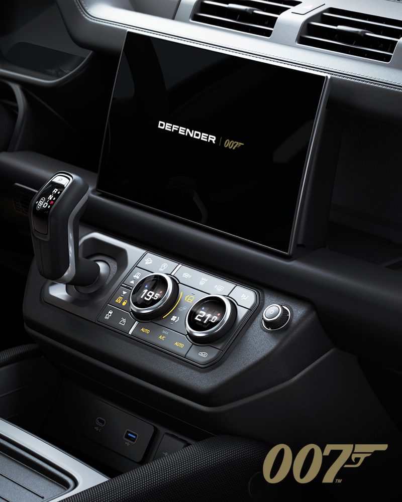 Land Rover sort un Defender édition 007 pour la sortie du dernier James ...