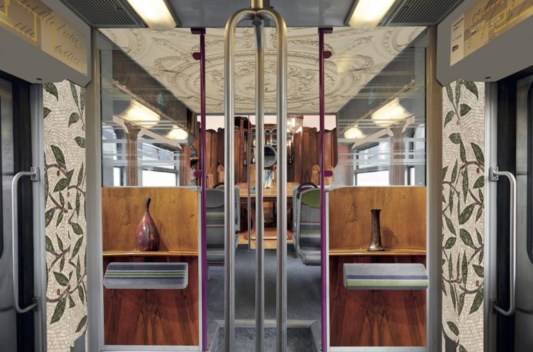 Paris : la ligne C du RER est décorée avec des œuvres de musées ...