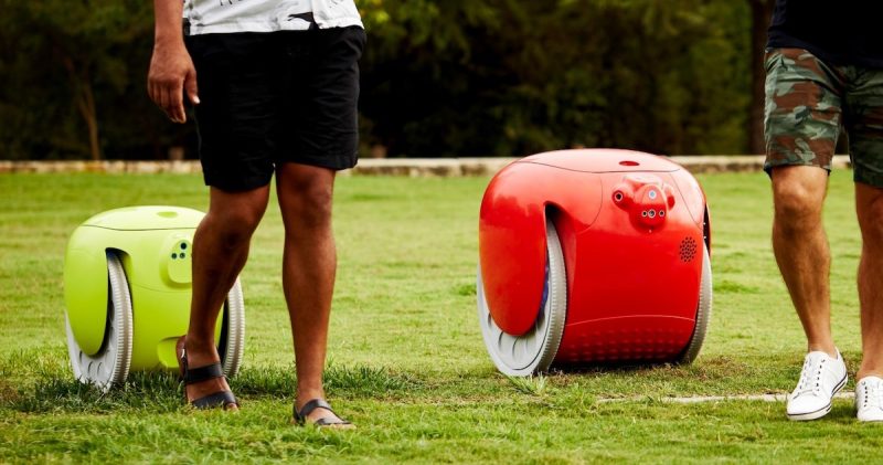 Piaggio, le créateur du Vespa, commercialise un petit robot qui porte ...