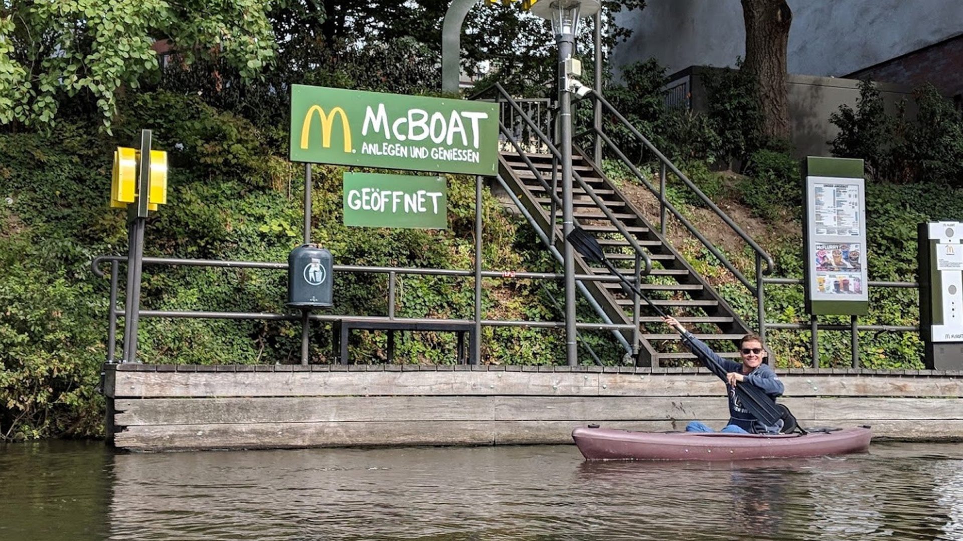 McBoat : le drive de ce McDonald's est uniquement accessible en canoë
