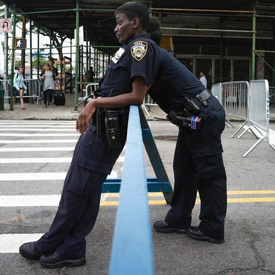 Le photographe Eric Kogan capture des hasards chanceux dans les rues de ...