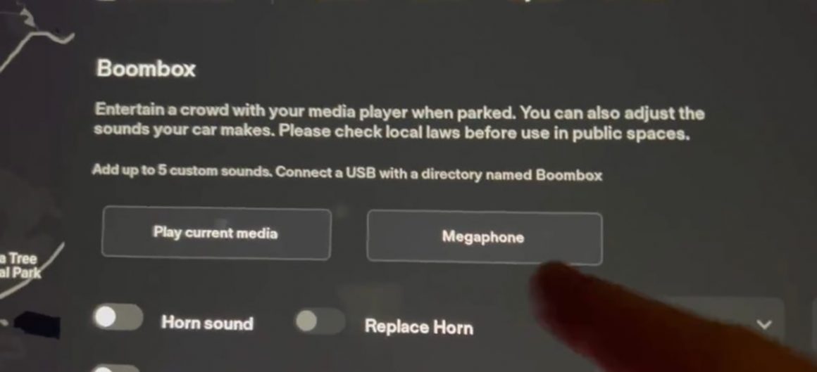 Cette fonctionnalité permet de transformer votre Tesla... en mégaphone ...