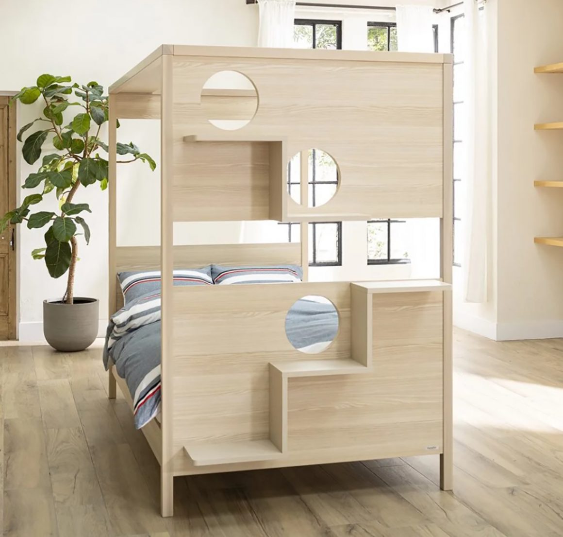 Un lit original dont la structure offre un terrain de jeux pour votre ...