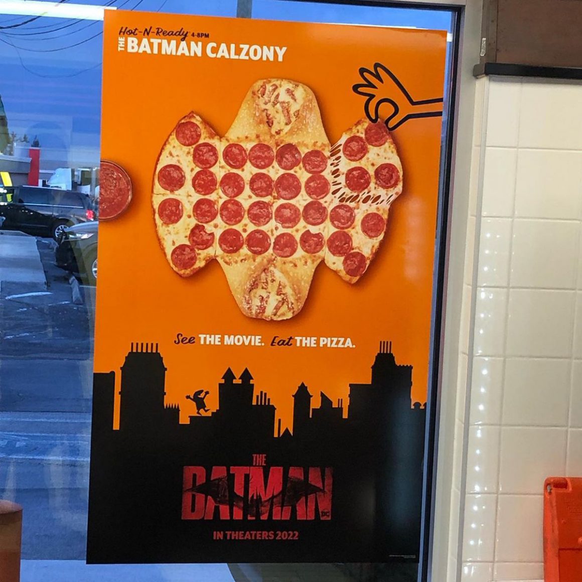 Ce restaurant dévoile une pizza Batman pour la sortie du nouveau film