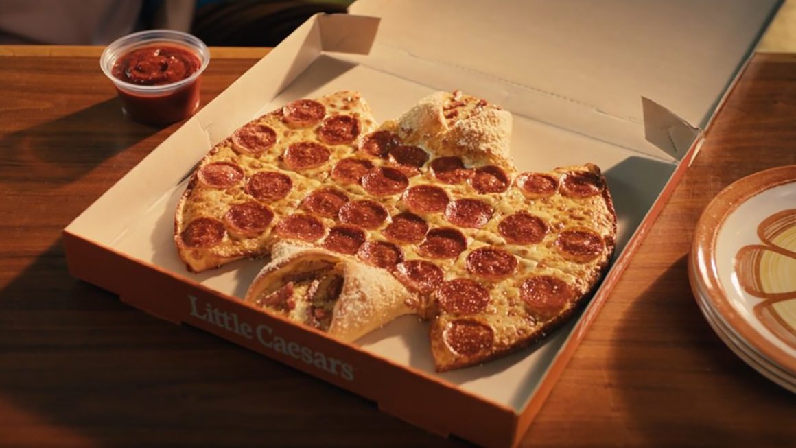 Ce restaurant dévoile une pizza Batman pour la sortie du nouveau film ...