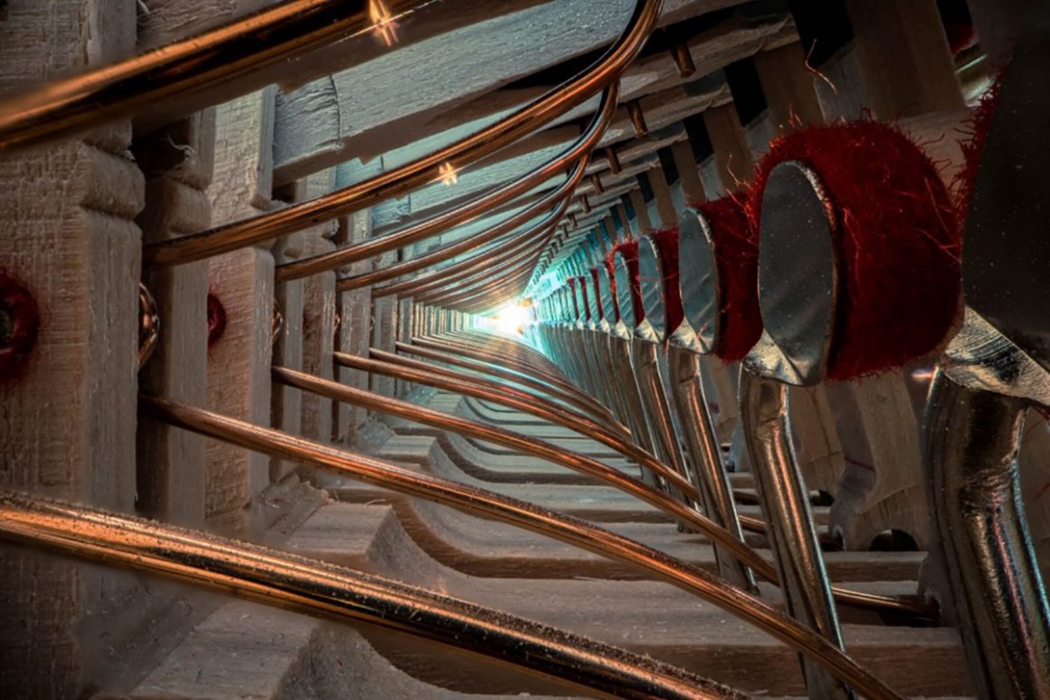 Le photographe Charles Brooks capture l’intérieur des instruments de ...