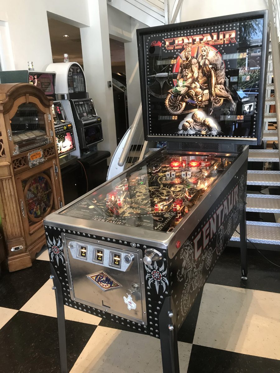 Il fabrique une table basse qui intègre un flipper 100% fonctionnel des ...