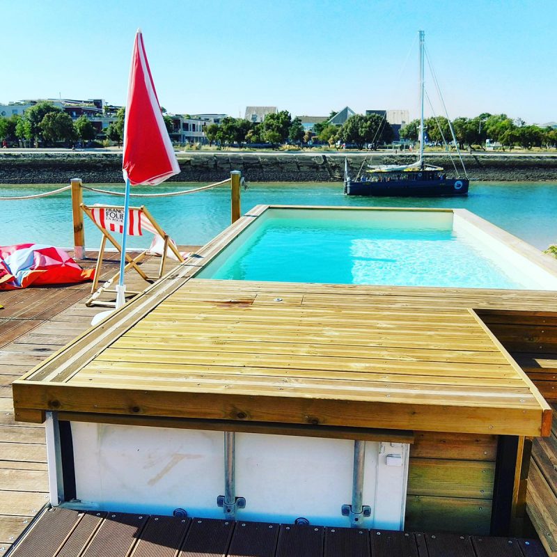 Cette société française recycle les containers d'expédition en piscines