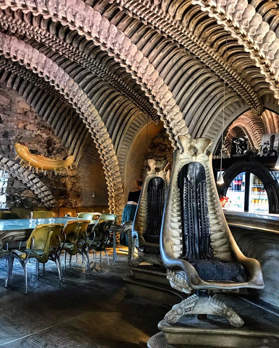 En Suisse, ce bar au design unique a été conçu par le créateur d’Alien